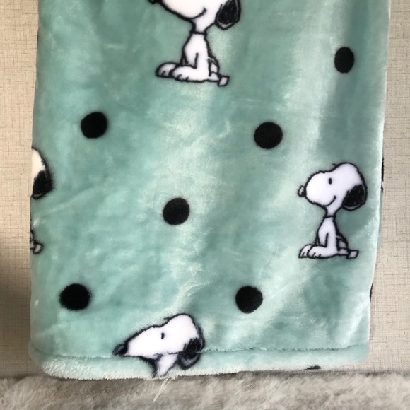 Peanuts | Bedding | Peanuts Snoopy Teal Polka Dot 2x Plush Throw | Poshmark